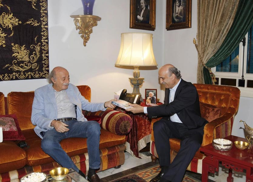 الجمهورية | "مناقشات" لإقناع جعجع وجنبلاط...