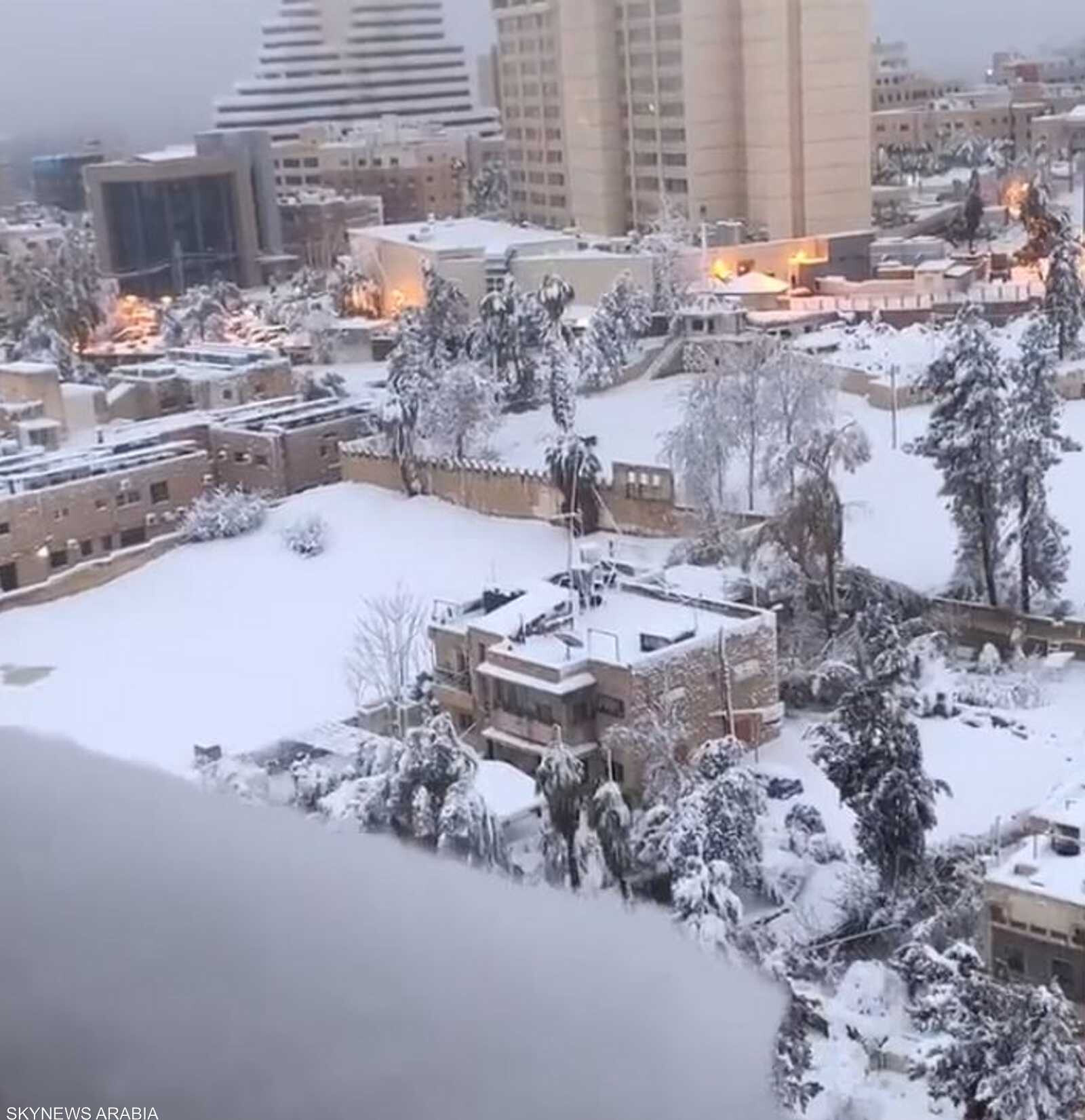 الجمهورية | بالصور - الثلوج تكسو الأردن وفلسطين