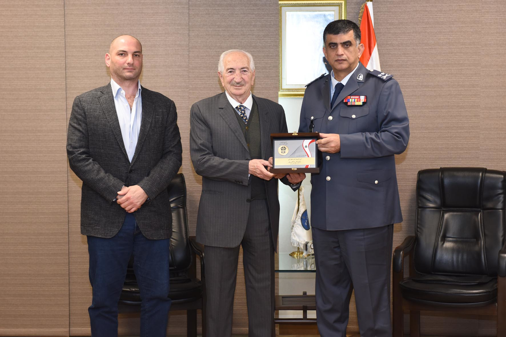 الجمهورية | 500 الف دولار هبة الى قوى الامن!