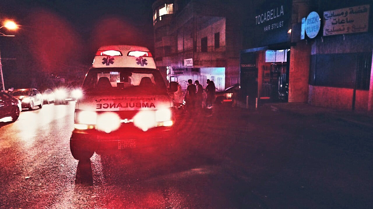 الجمهورية | 4 جرحى صدما على طريق عام نيو سهيلة