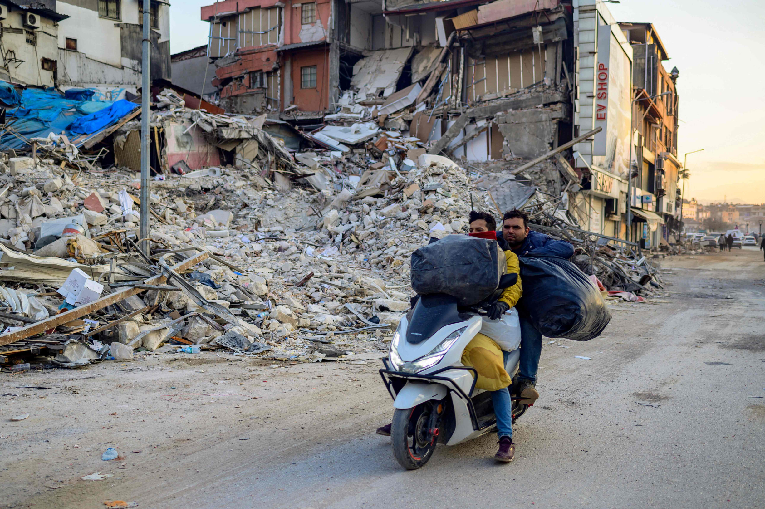 الجمهورية | عدد القتلى يتجاوز 23 ألفا في سوريا وتركيا