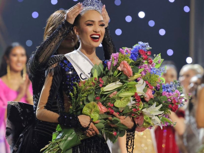 الجمهورية | فوز الأميركية R'Bonney Gabriel بلقب ملكة جمال الكون